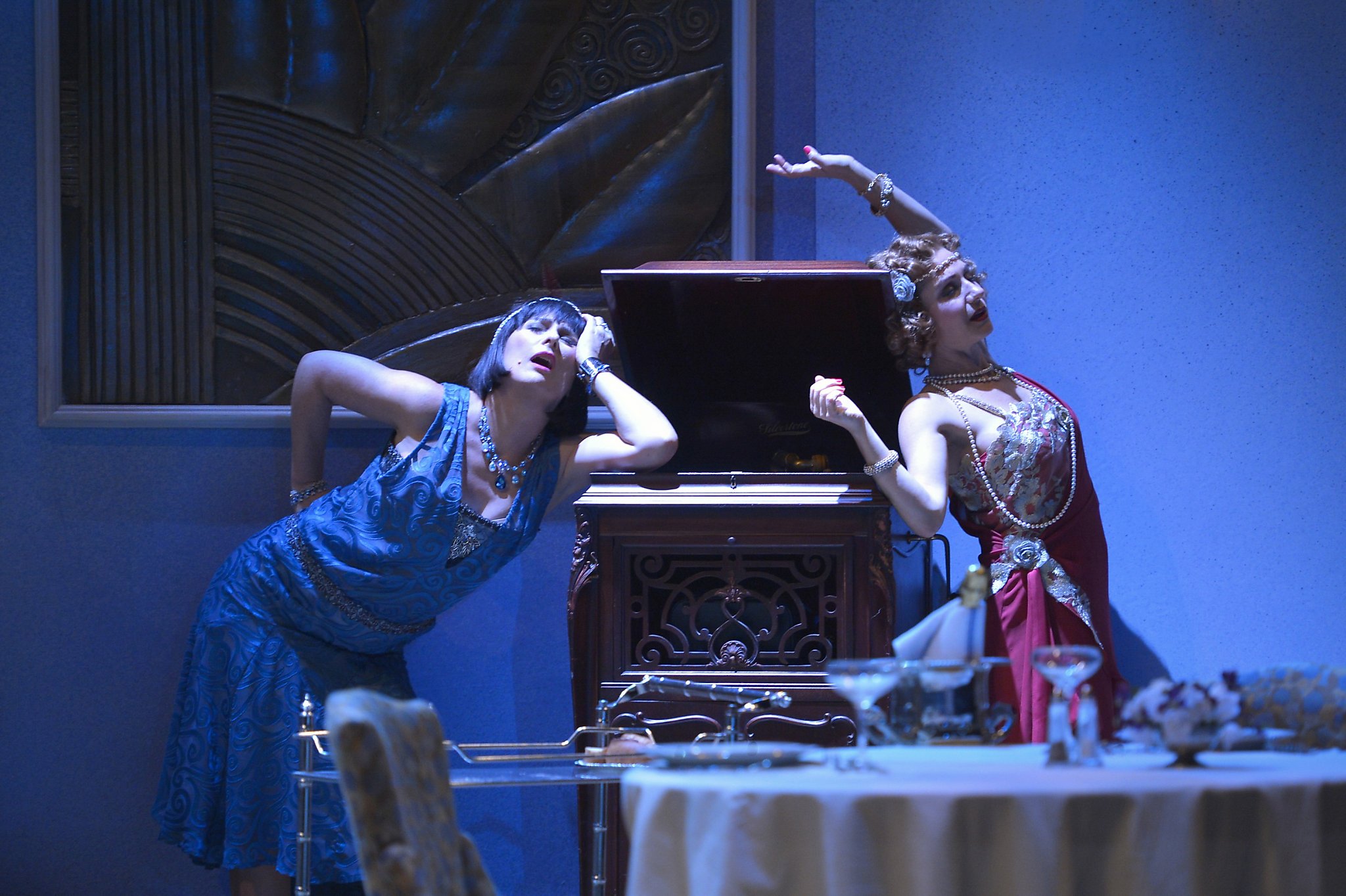 Wives gone wild, flapper style, in Coward’s ‘Fallen Angels’