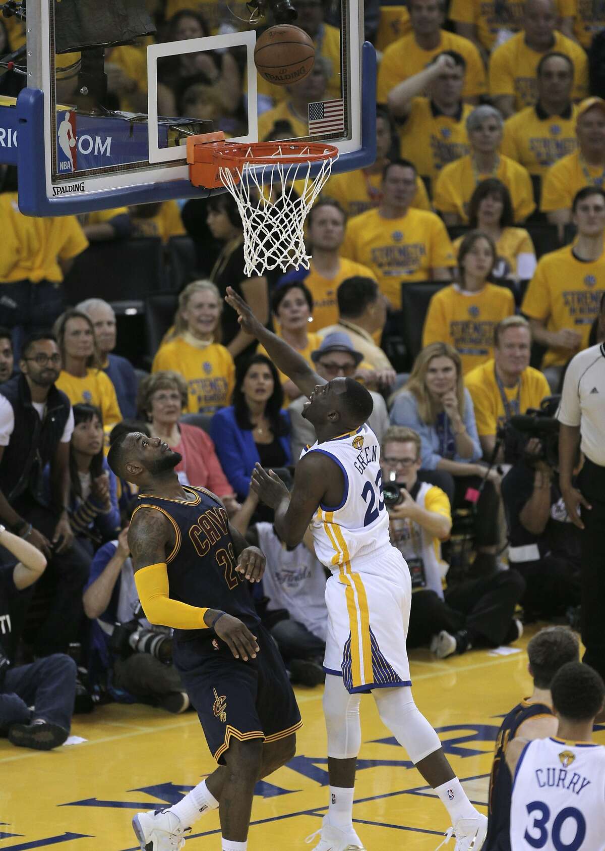 LeBron James’ recalls clash with Draymond Green, omits key detail