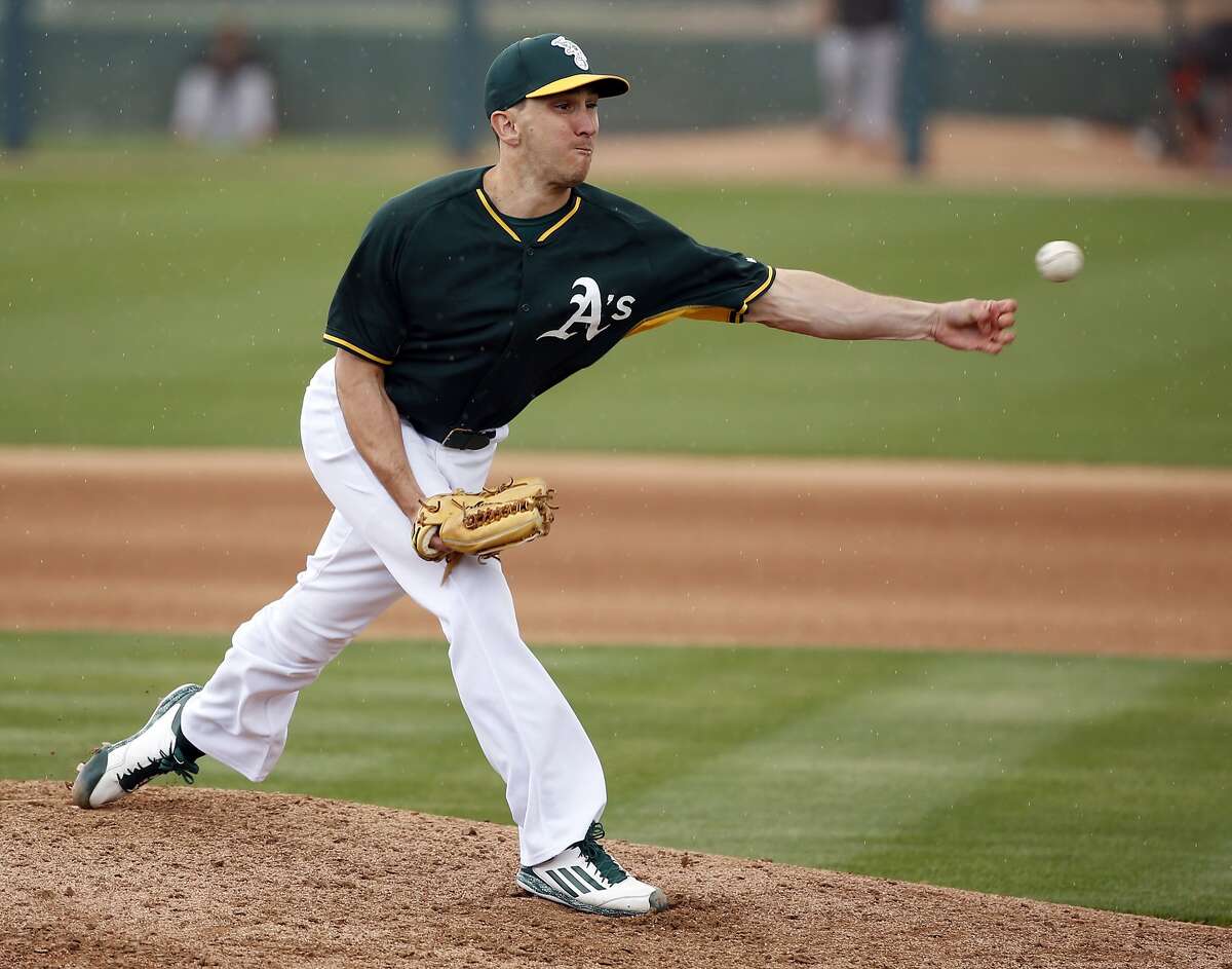 Switch-thrower Pat Venditte heading to A’s