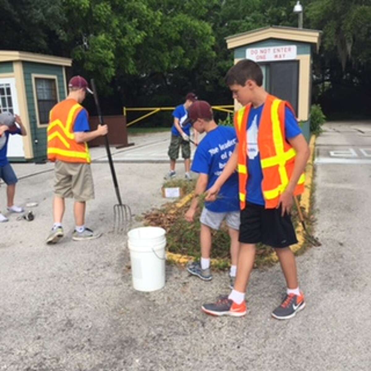 Needville students volunteer at Brazos Bend before river floods