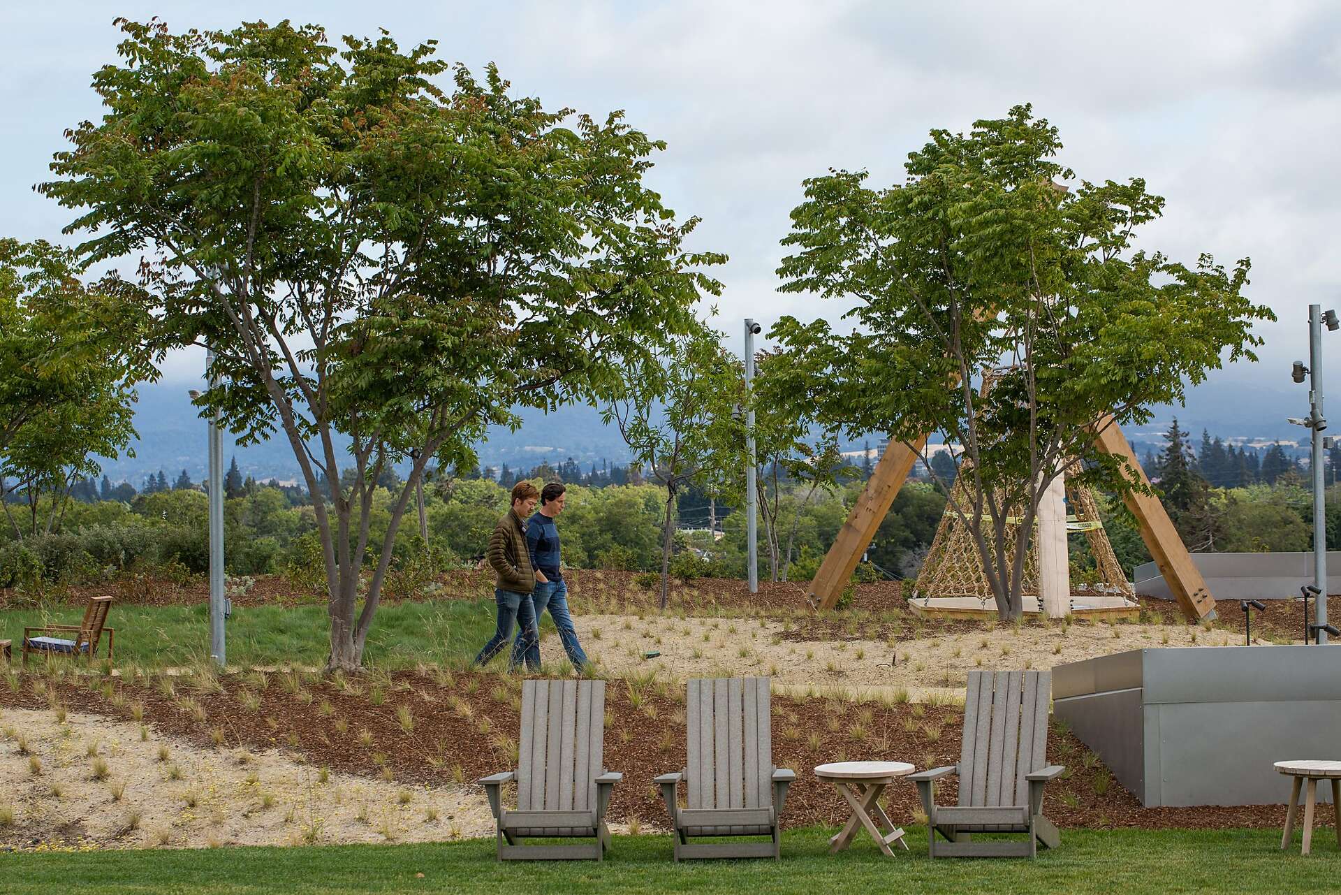 How does Facebook plant its garden? In sync with nature