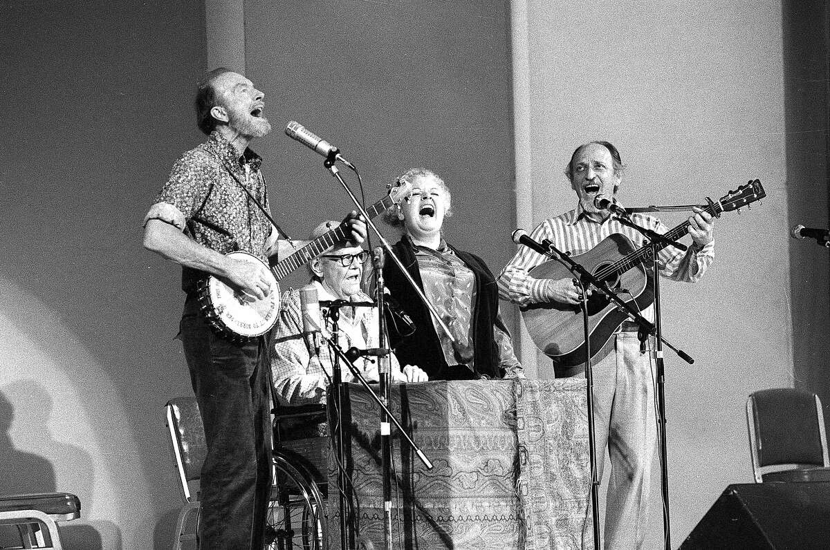 Ronnie Gilbert, folk singer and voice of social change, dies