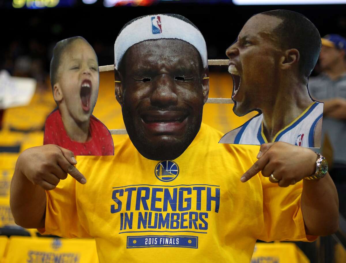 Stephen Curry feels defensive pressure on poor shooting night