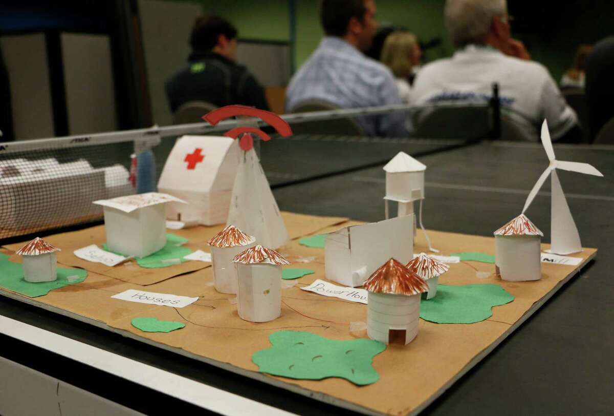 Photos: Students present fuel cell project