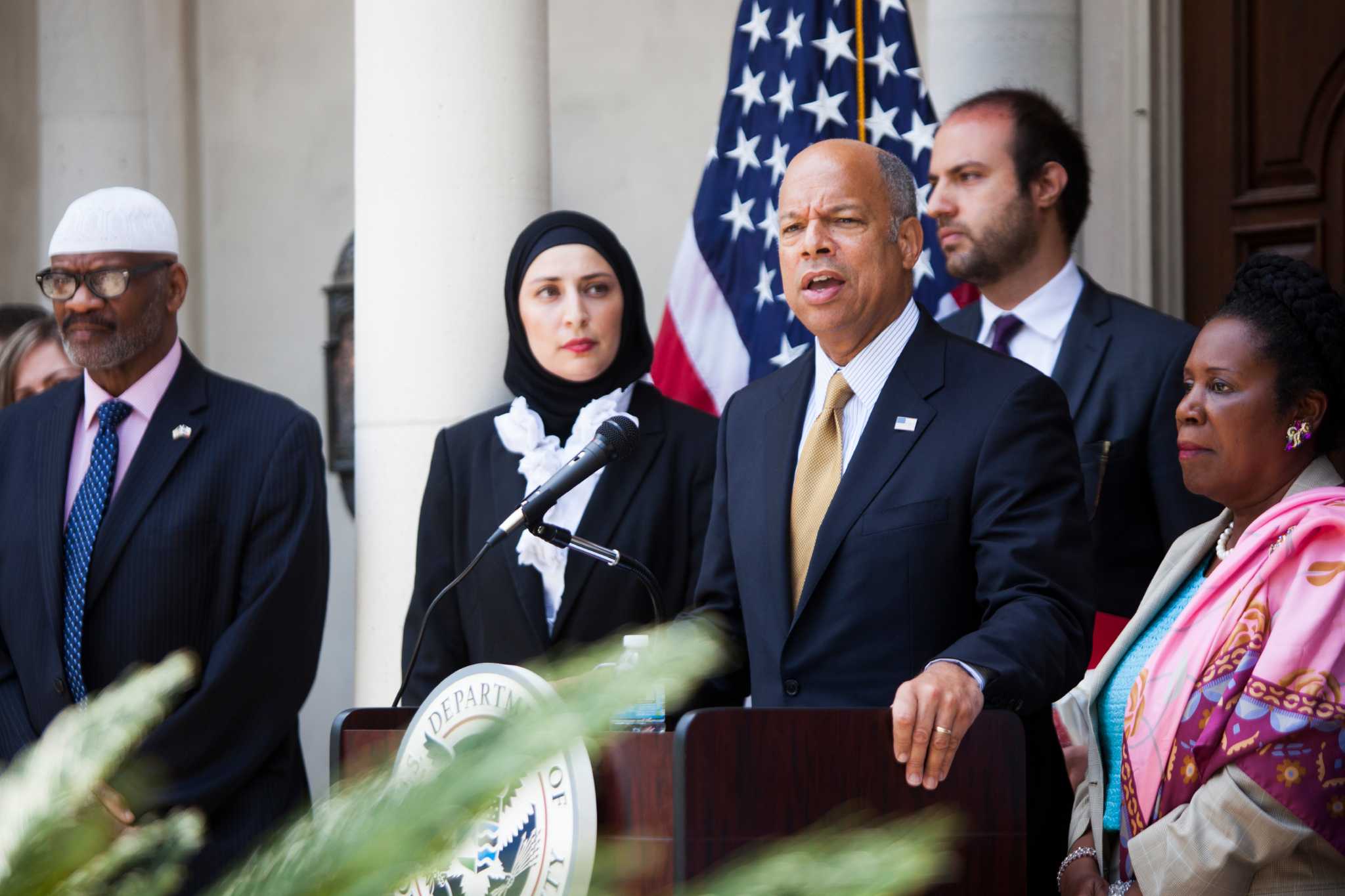 DHS secretary defends Obama immigration policies