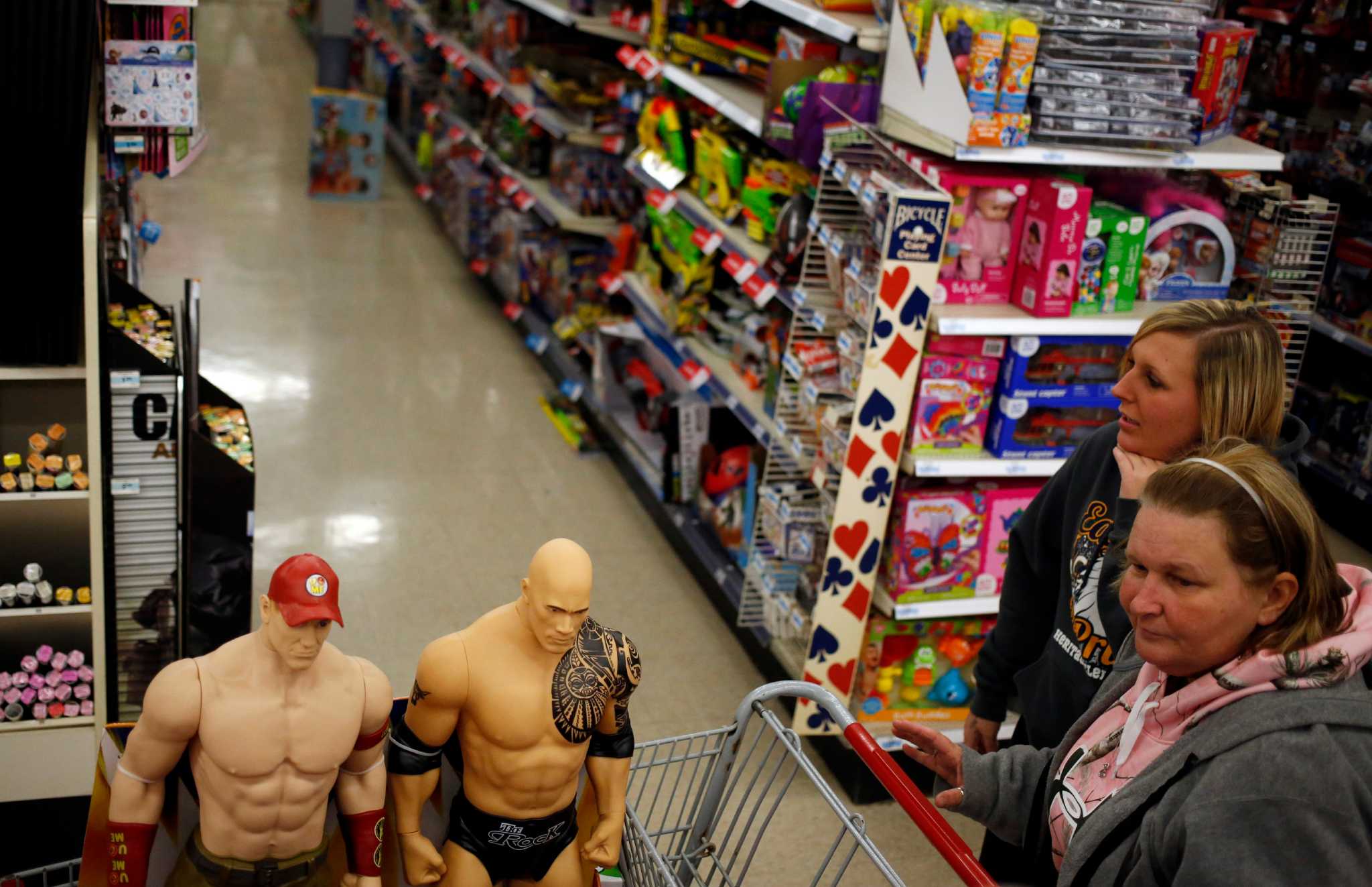 Sears' quarterly loss narrows, but sales slump continues