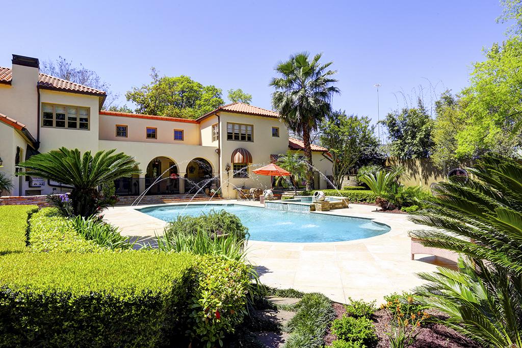 Tour A Spanish Style Hacienda On The Market In Memorial