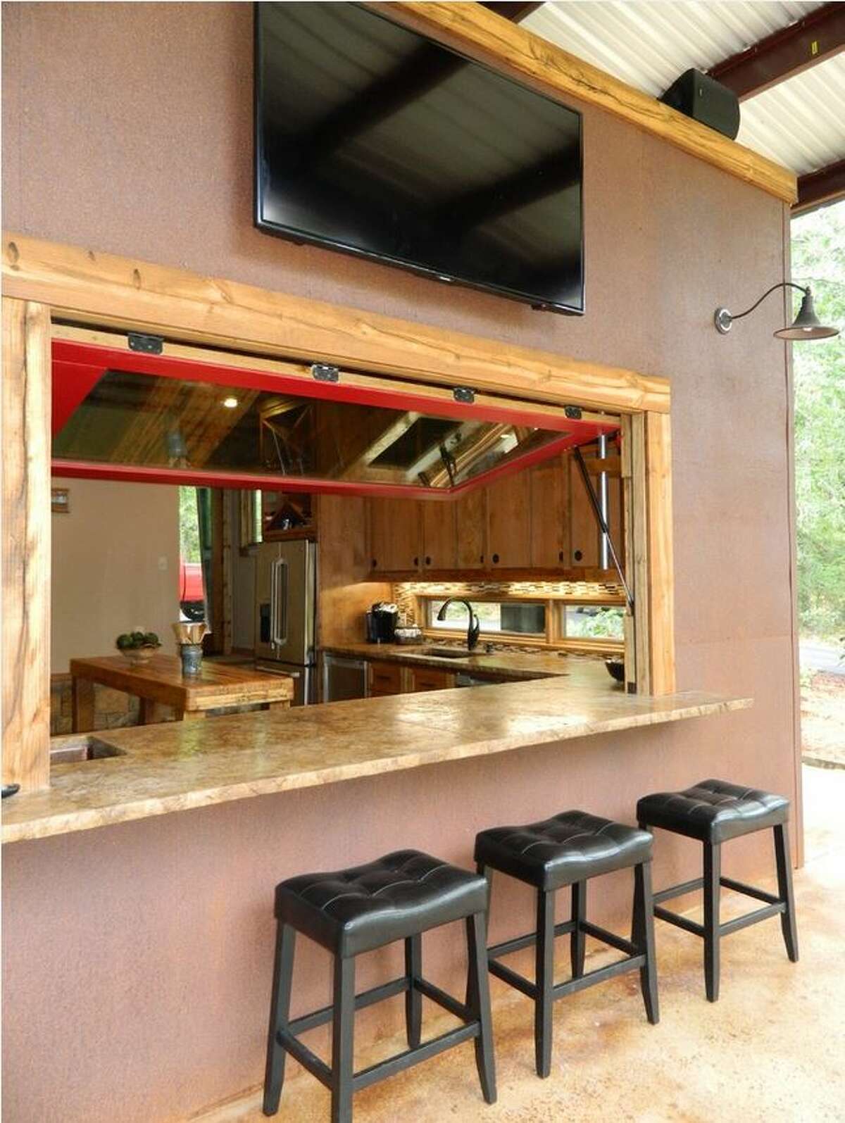 Female custom builder takes on male-dominated industry with unique ...