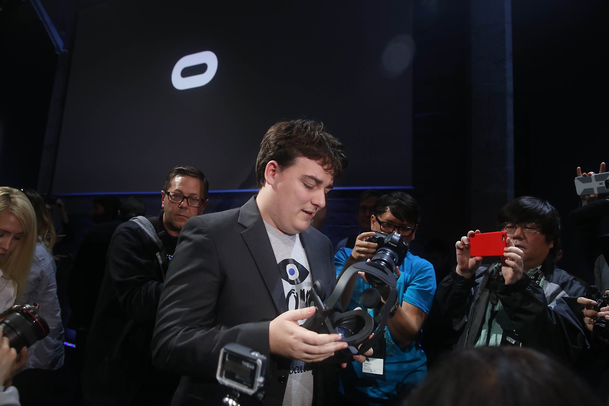 Zuckerberg: Oculus founder not fired for political views