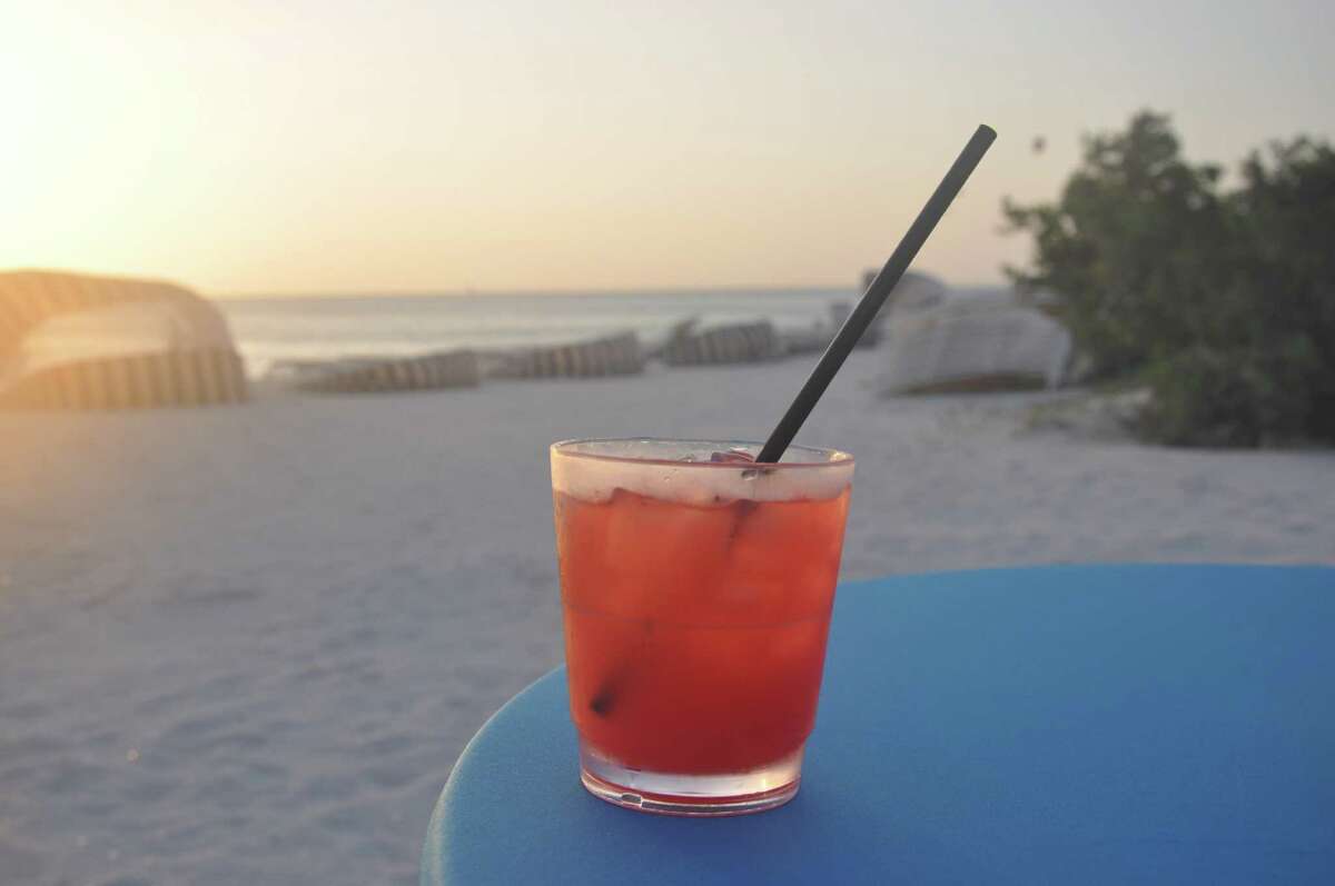 Explore the happy island of Aruba by boat, Jeep and horse