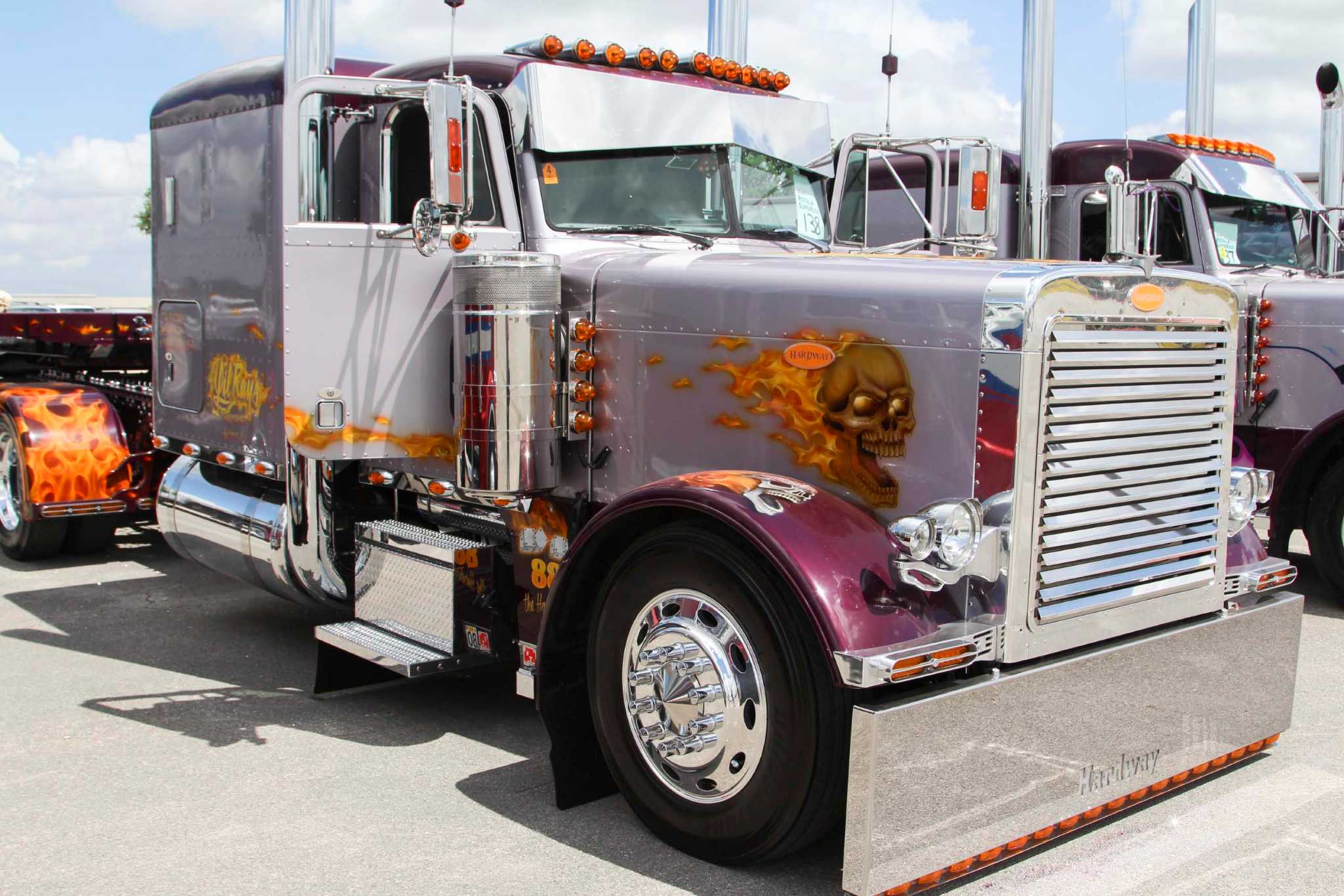 Decked-out big rigs show off at free SuperRigs show at Retama Park in ...