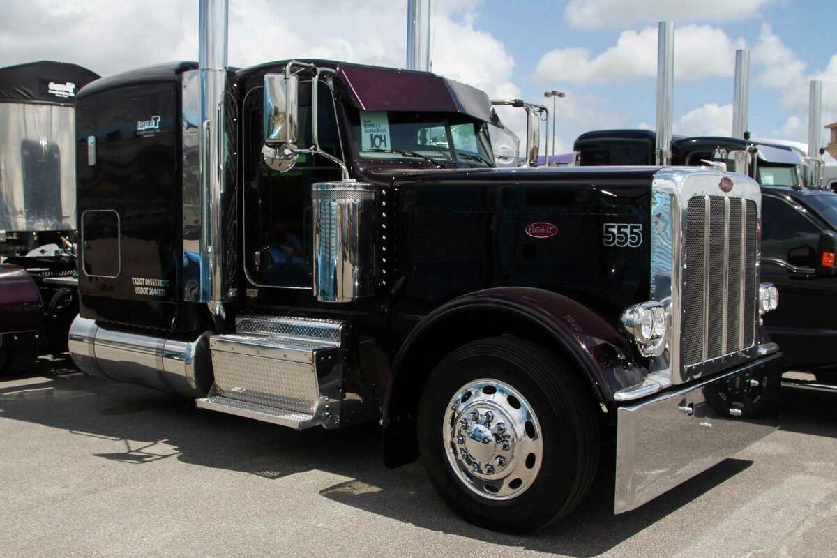 Decked-out big rigs show off at free SuperRigs show at Retama Park in ...