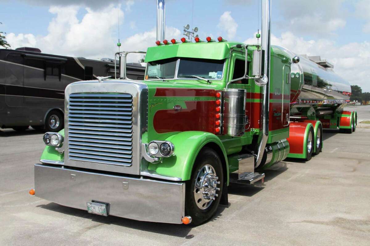 Decked-out big rigs show off at free SuperRigs show at Retama Park in ...