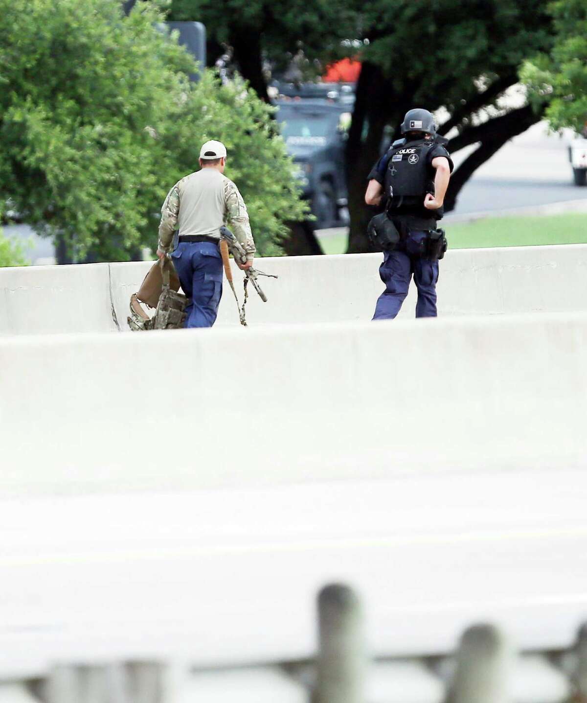 Dallas sheriff releases dashcam video of armored truck chase following ...