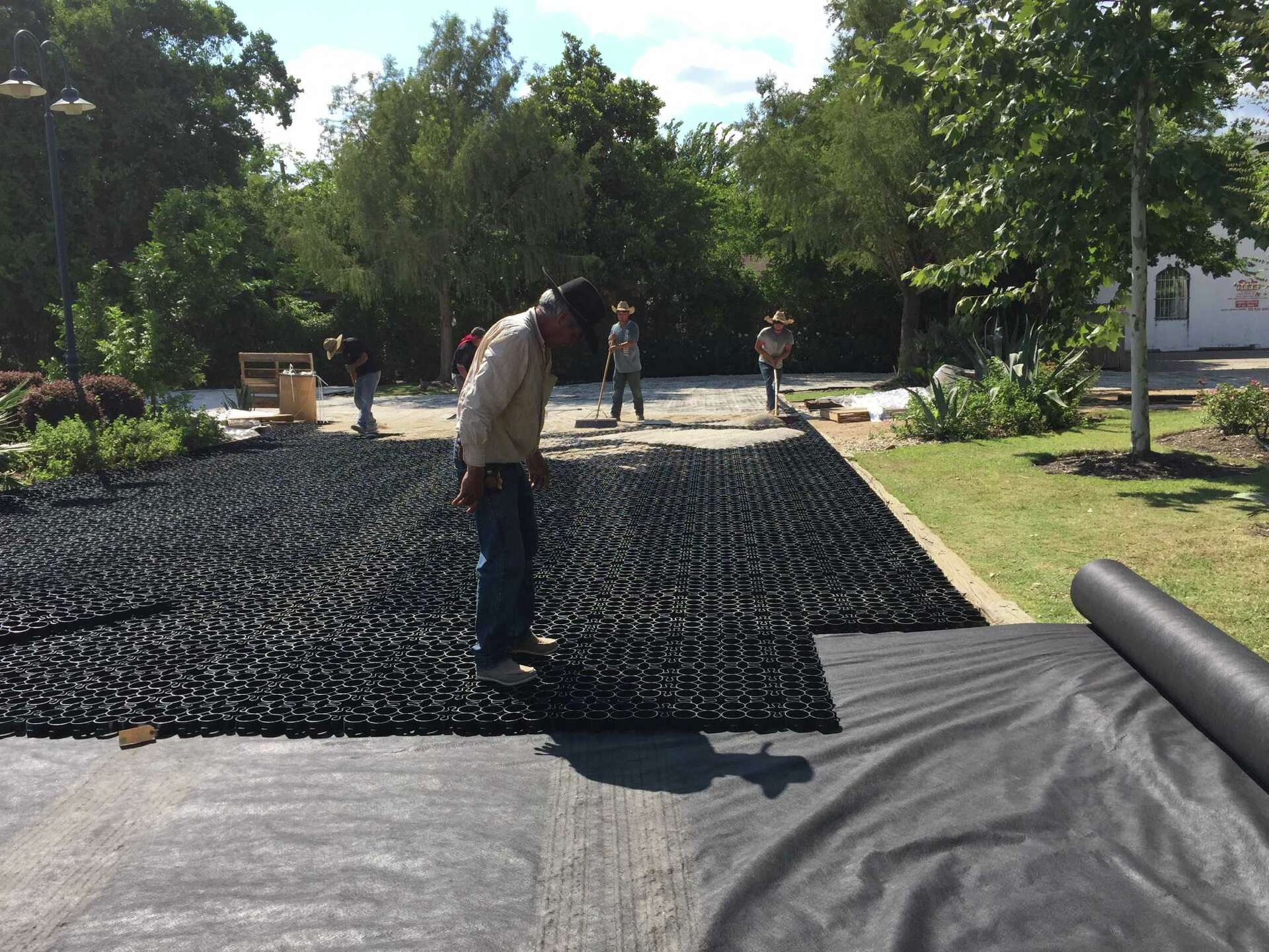 Pavement that prevents flooding