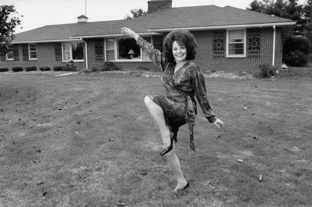 Blaze Starr – burlesque dancer, pinup queen, alleged JFK mistress ...