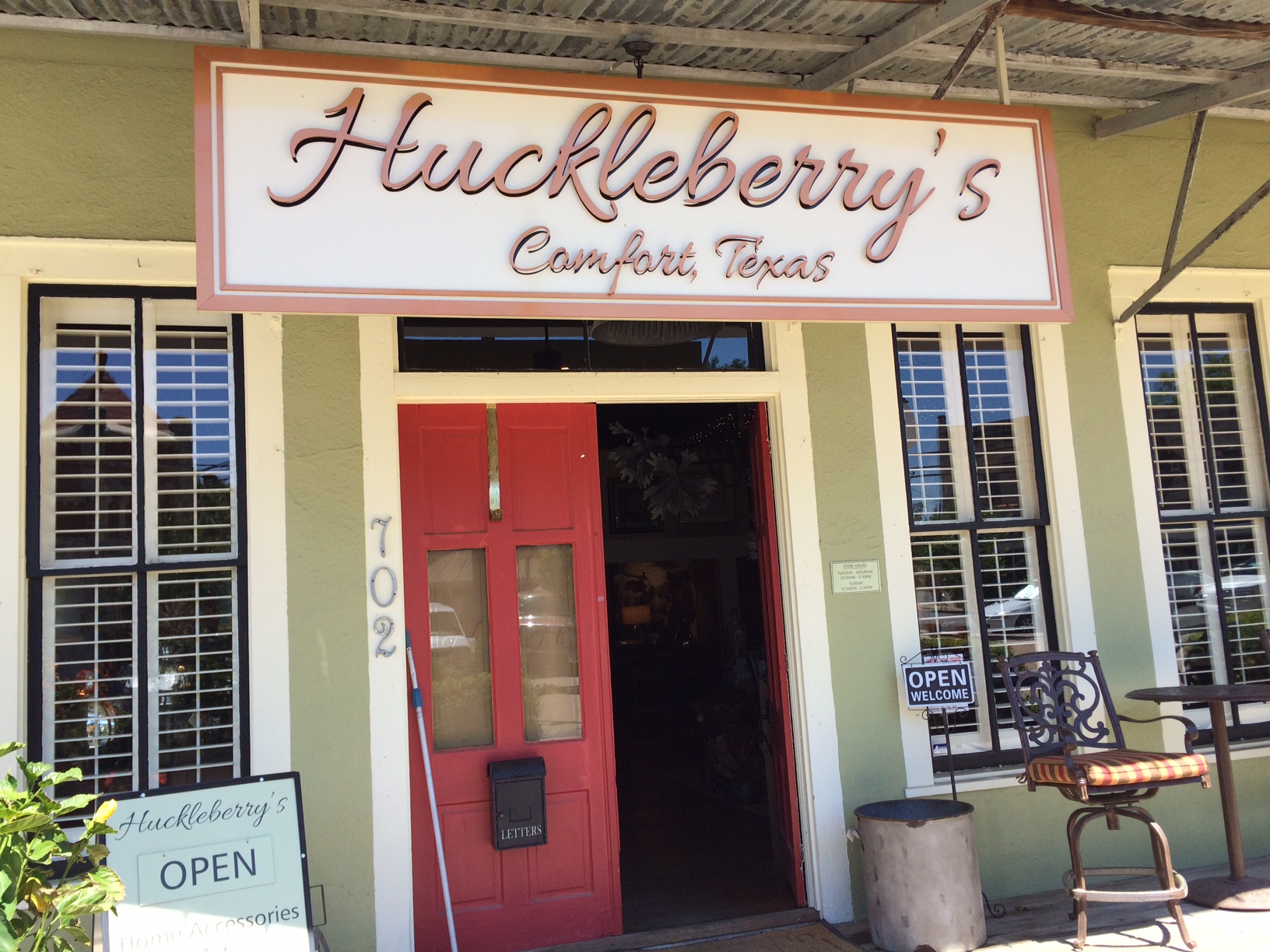 Comfort: Classy shops, good eats downtown