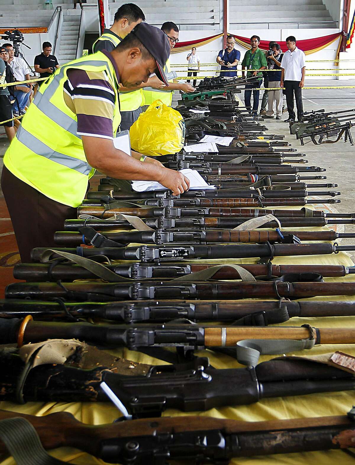 Philippine rebels give up weapons in step toward peace deal