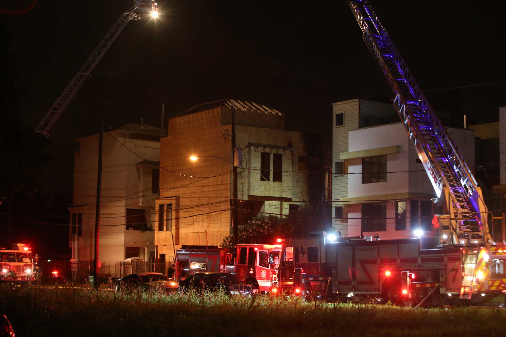 2-alarm fire at townhomes under construction