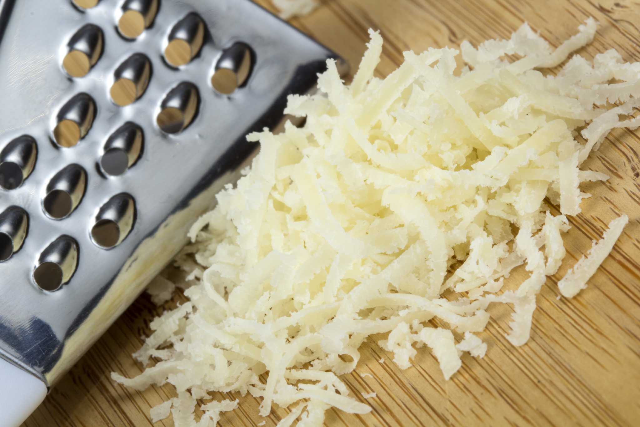 An easy method for grating cheese