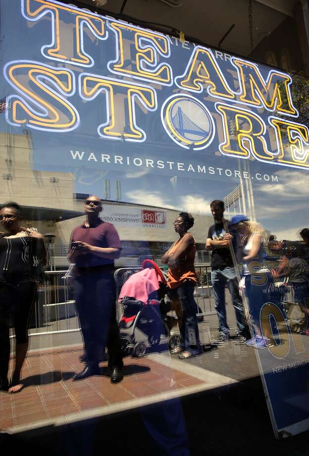 Warriors touch down in Oakland as NBA champs - SFGate