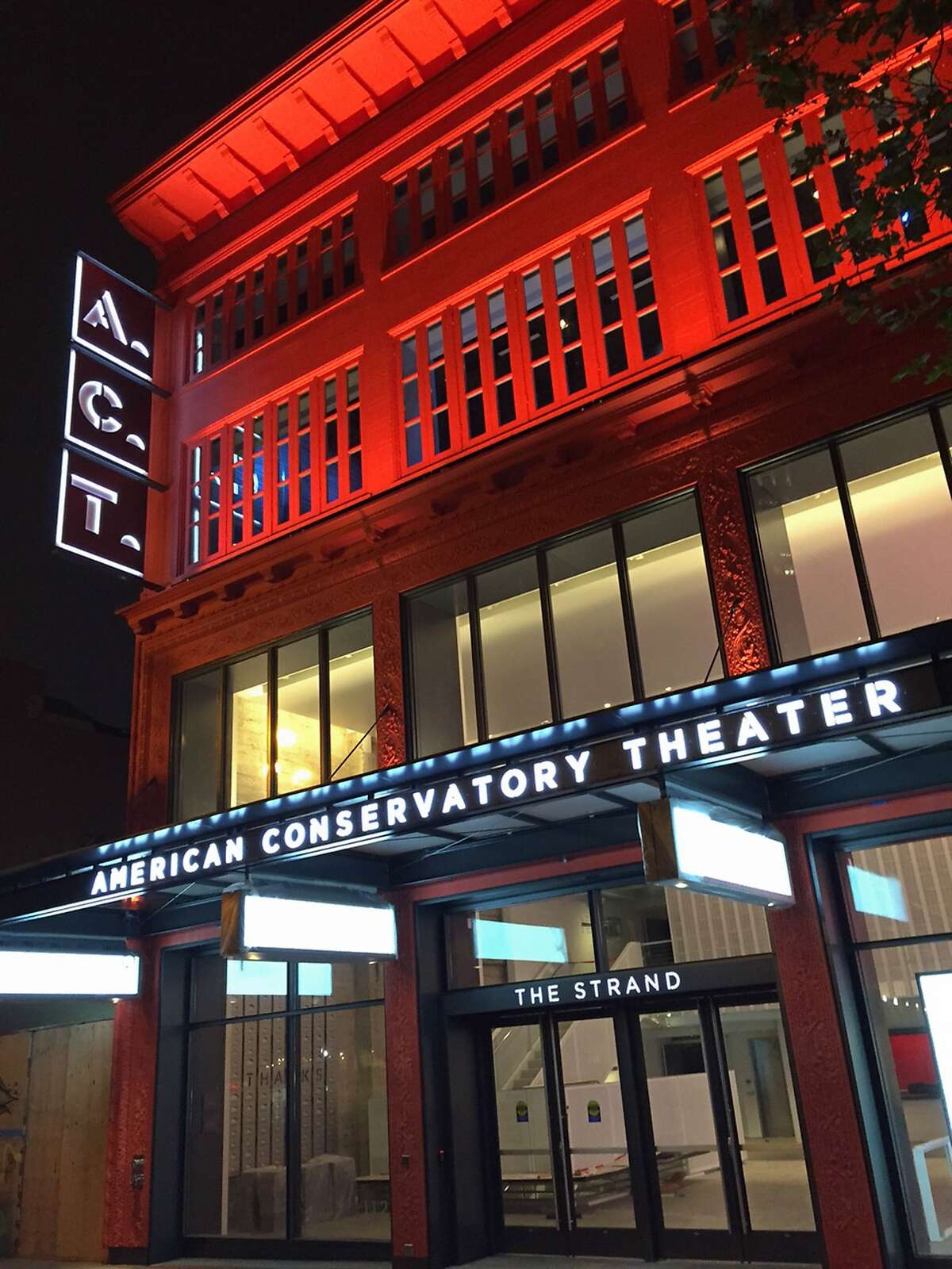 Strand opens with a bracing kaleidoscopic challenge