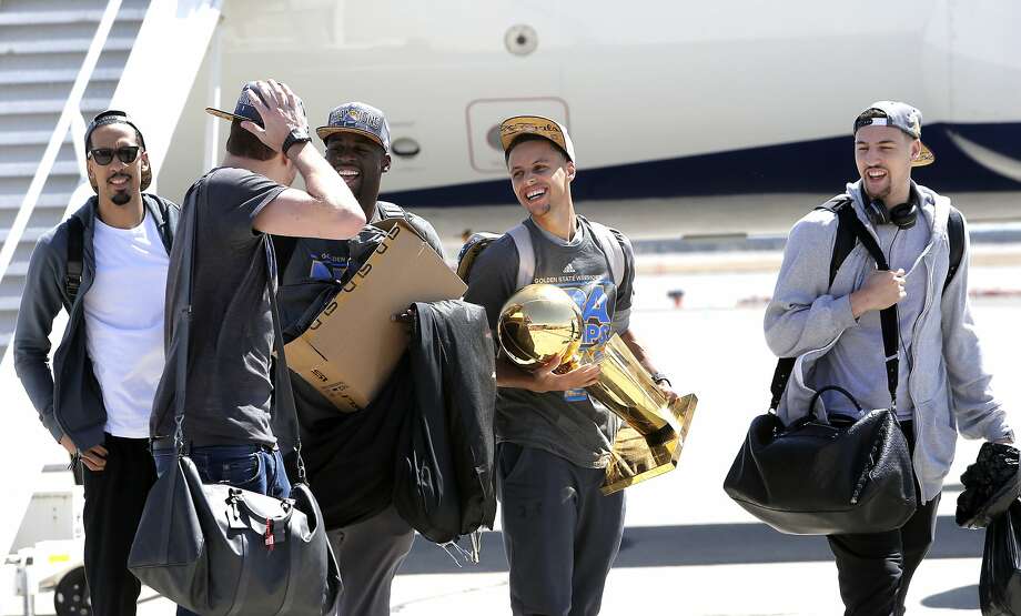 Warriors touch down in Oakland as NBA champs - SFGate