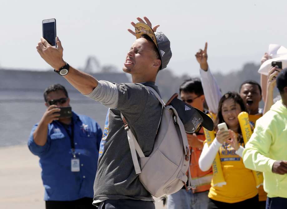 Warriors touch down in Oakland as NBA champs - SFGate