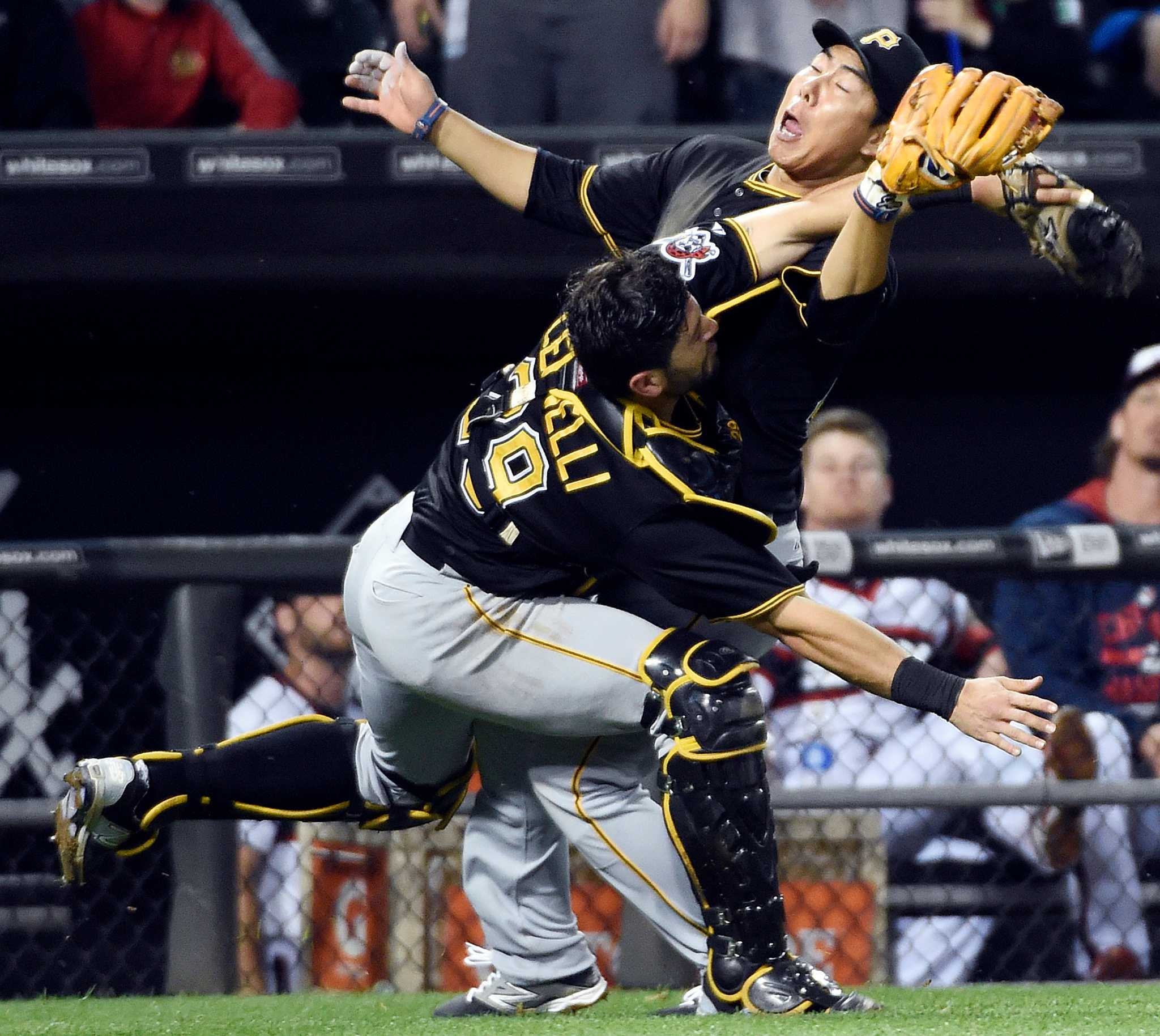 MLB: Harper strains hamstring; A-Rod at 2,999