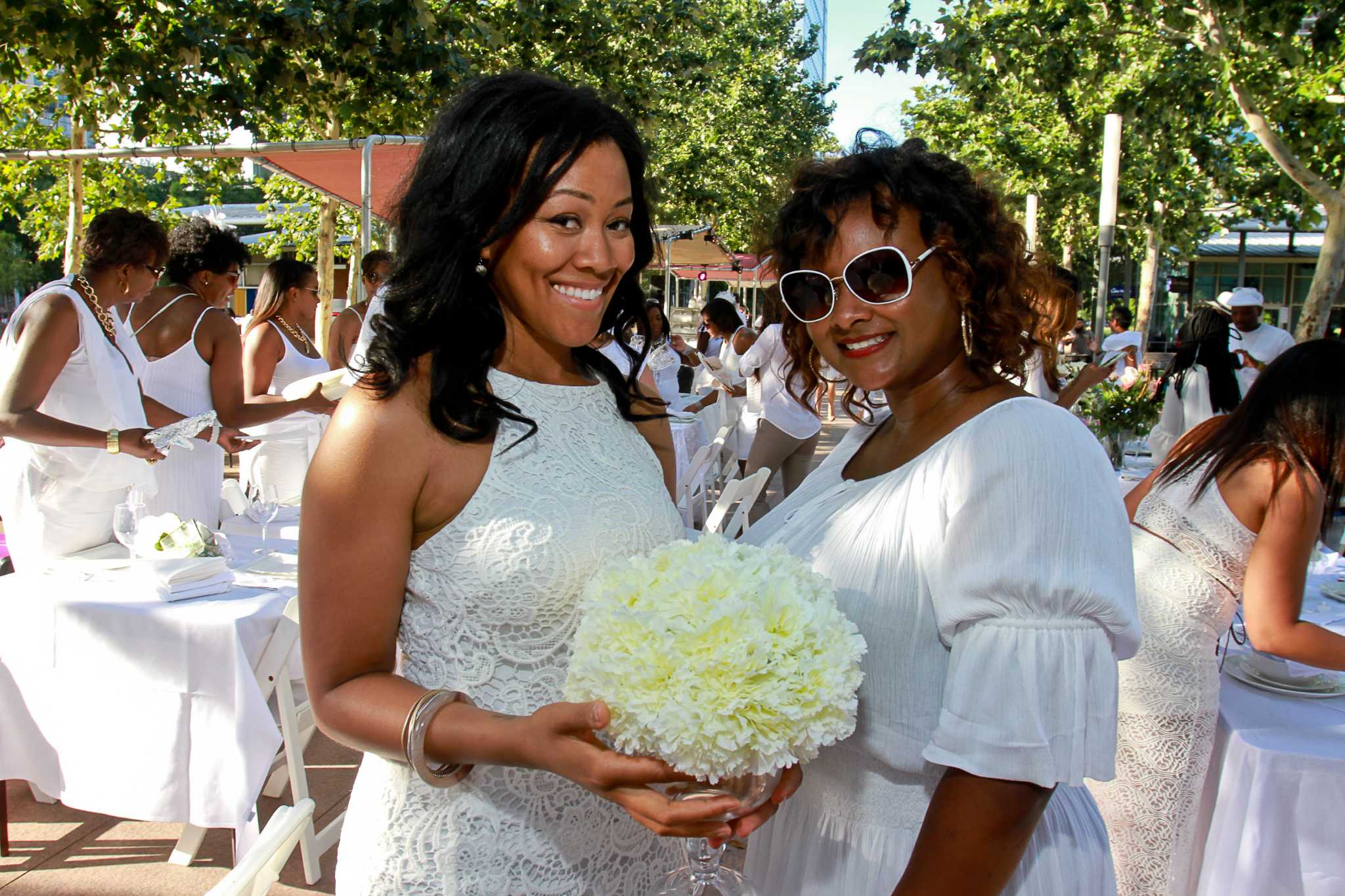 1,000 Houstonians party like Parisians in Discovery Green