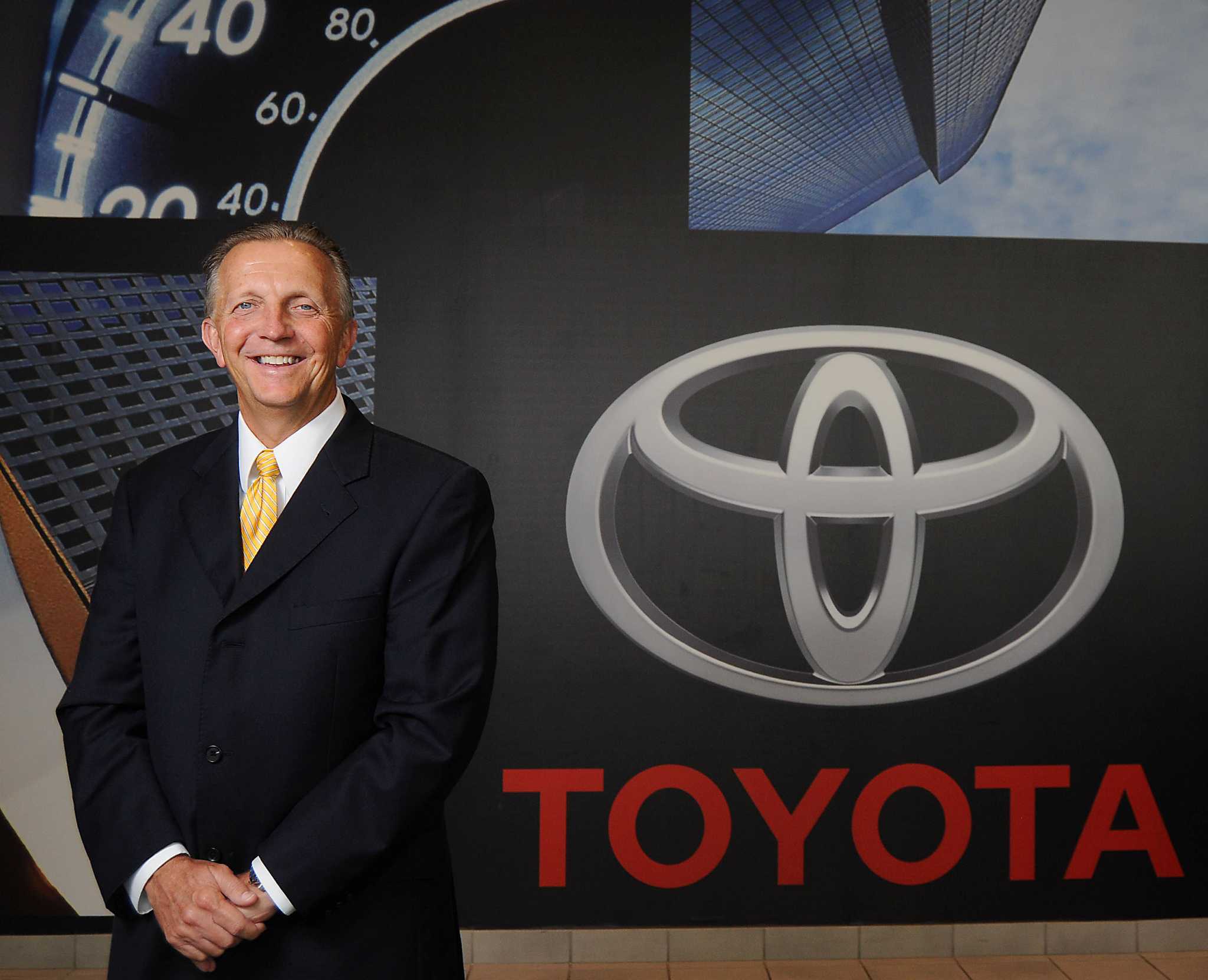 Dealers hope car sales remain hot in 2015