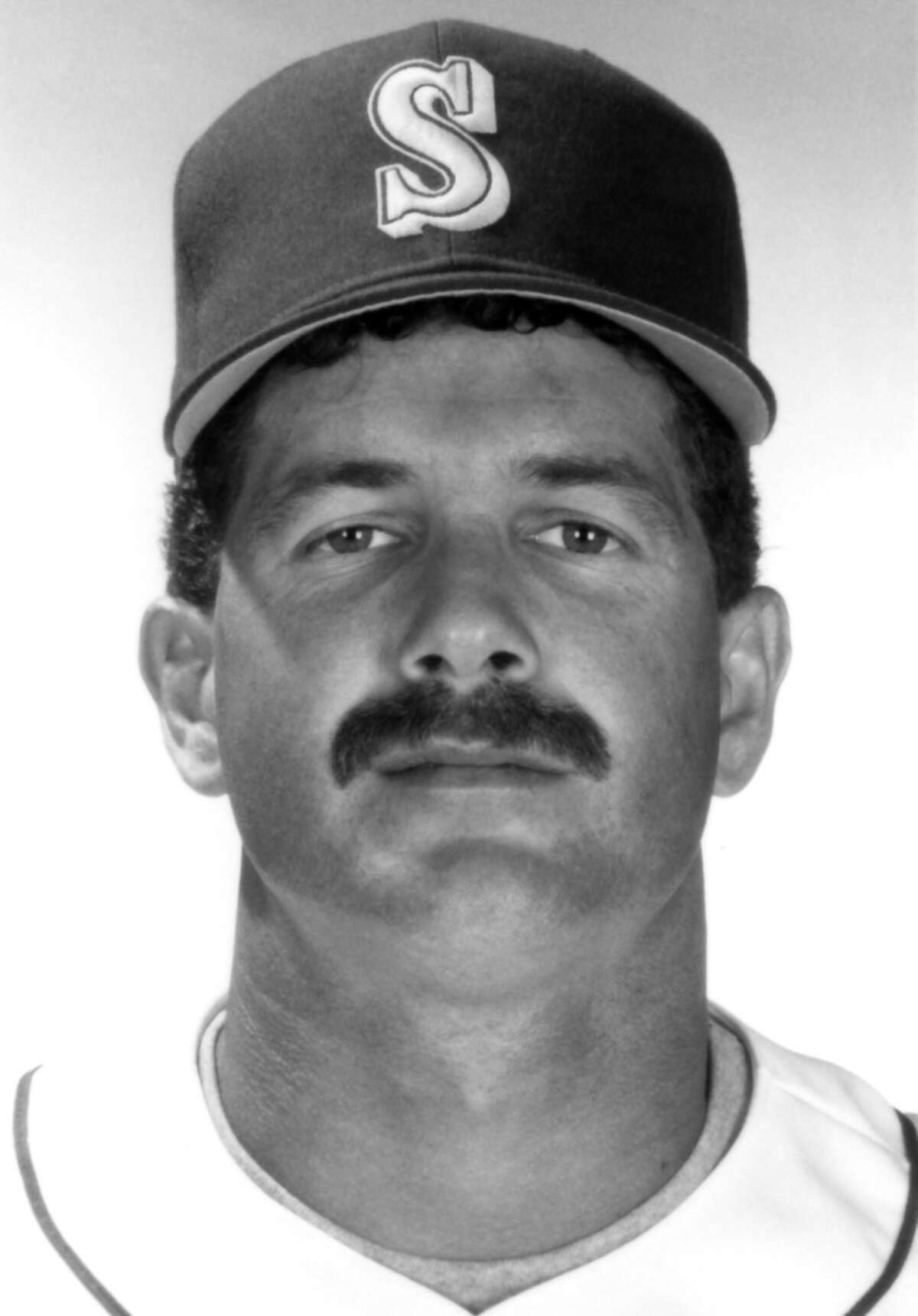 Mariners' Edgar Martinez almost hits baseball to train tracks during ...