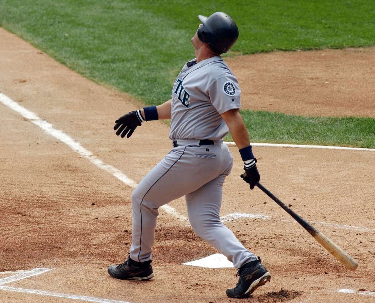 Mariners' Edgar Martinez almost hits baseball to train tracks during ...