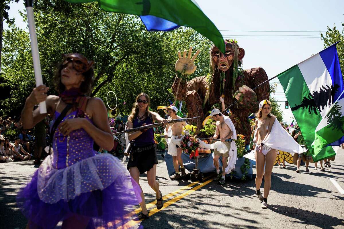Fremont Solstice Parade-goers celebrate longest day nude