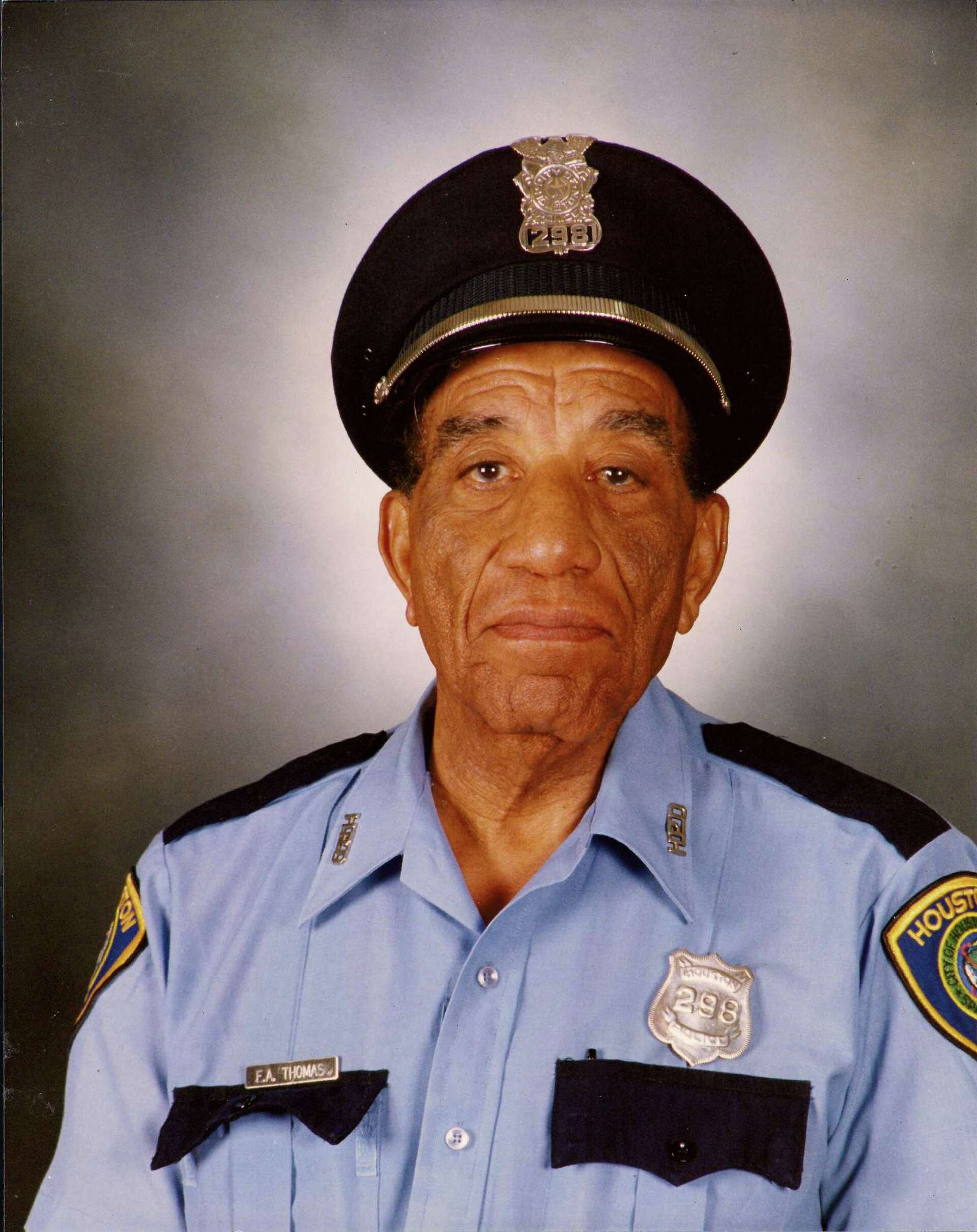 After long, honored police career, Houston's 'Mr. Thomas' set to ...