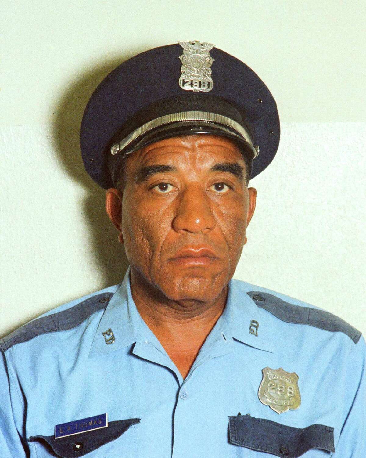 After long, honored police career, Houston's 'Mr. Thomas' set to ...