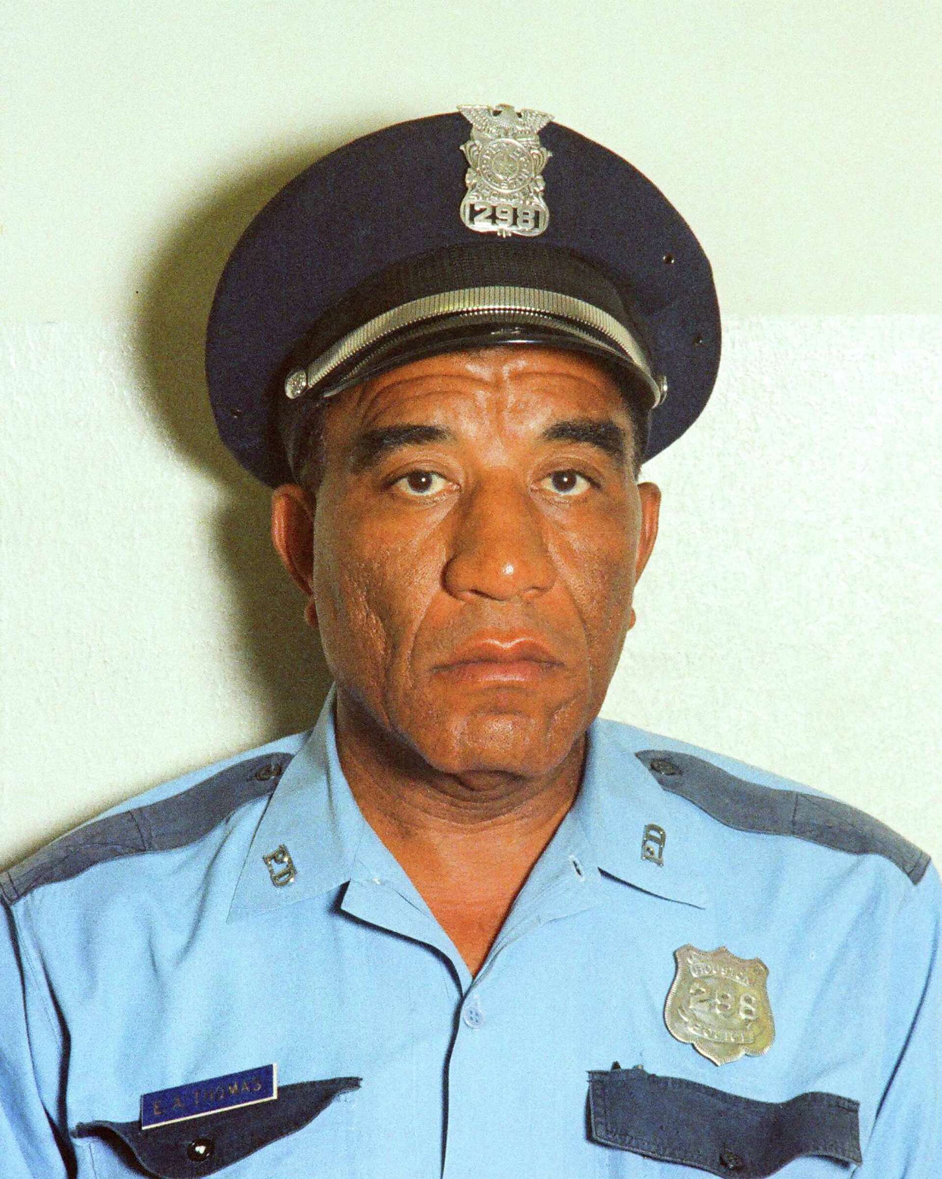 After long, honored police career, Houston's 'Mr. Thomas' set to ...