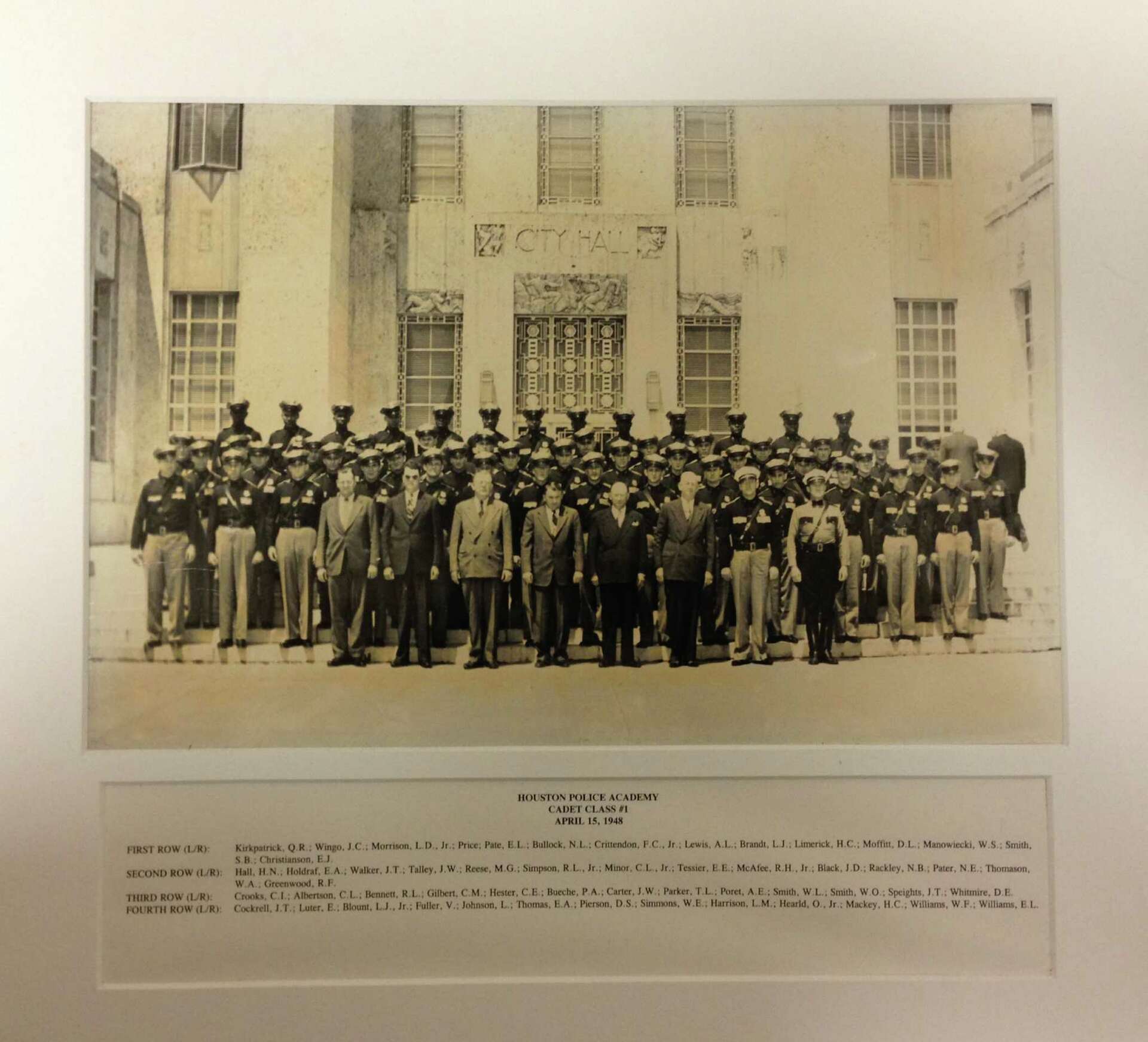 After long, honored police career, Houston's 'Mr. Thomas' set to ...