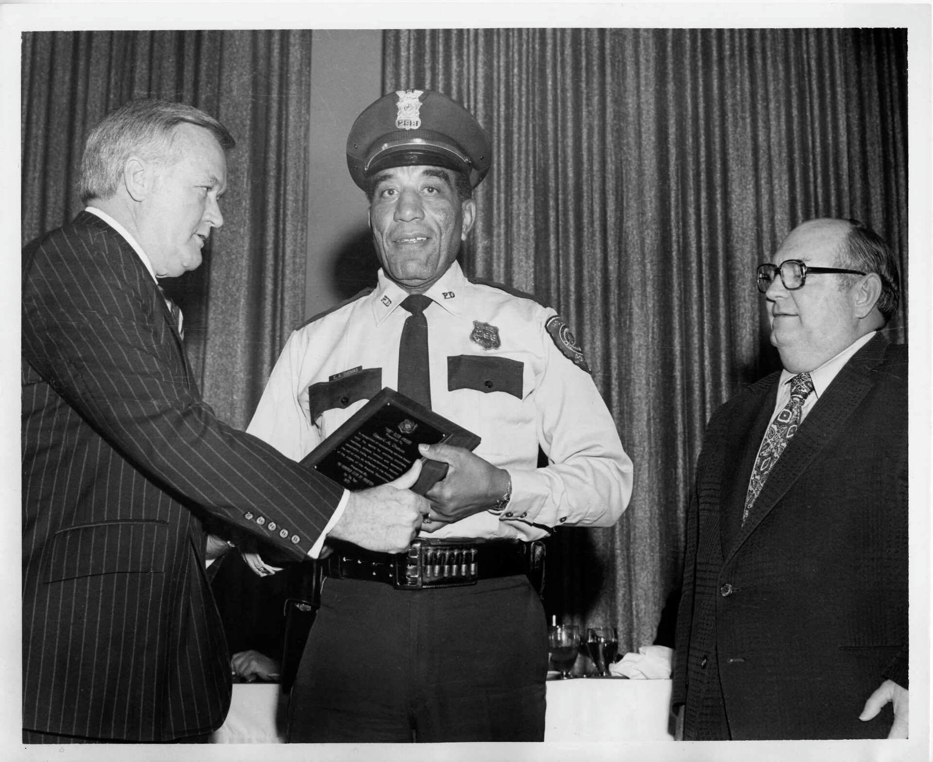 After long, honored police career, Houston's 'Mr. Thomas' set to ...