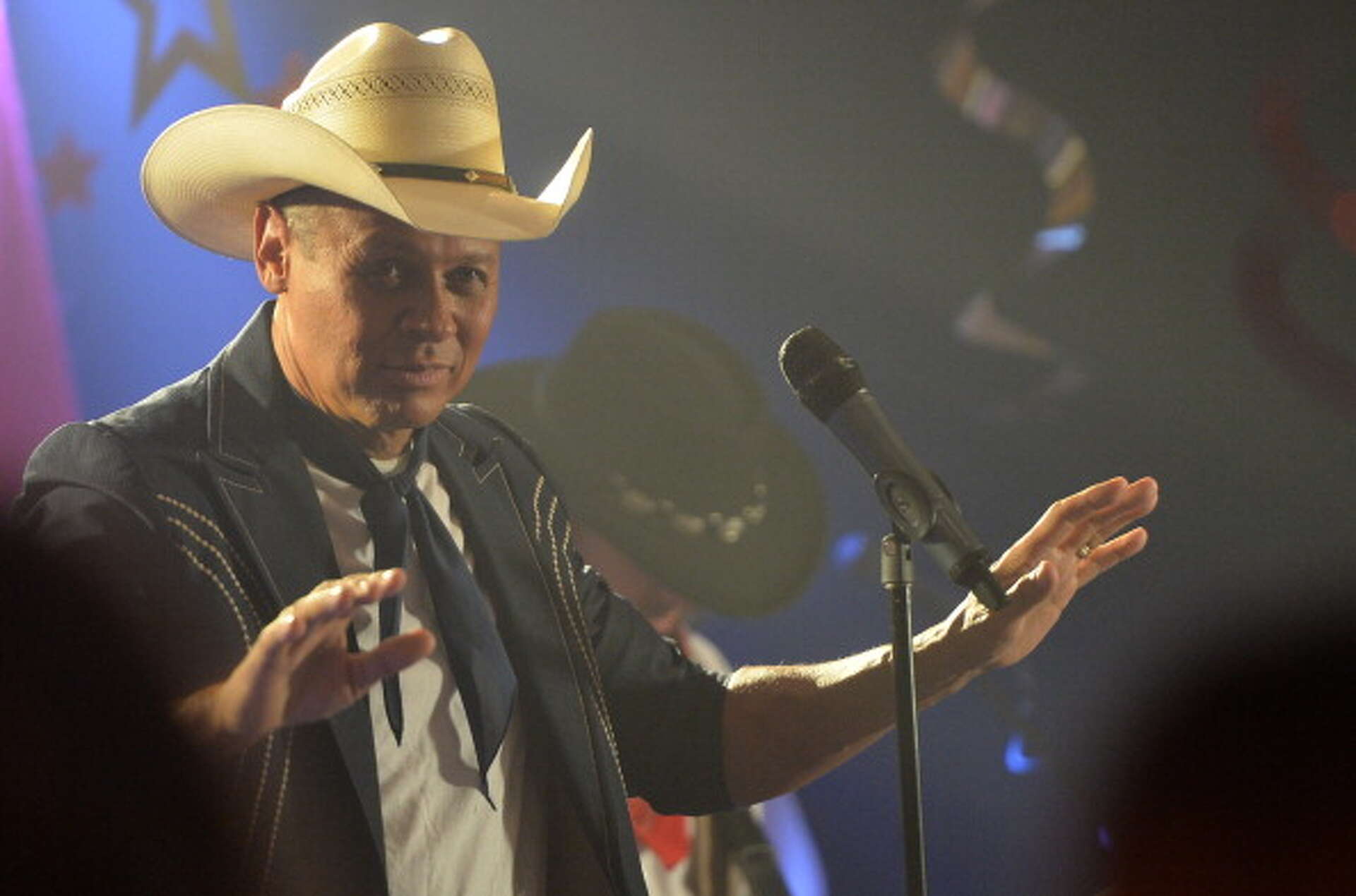 Country singer Neal McCoy's tour bus goes up in flames, no one injured