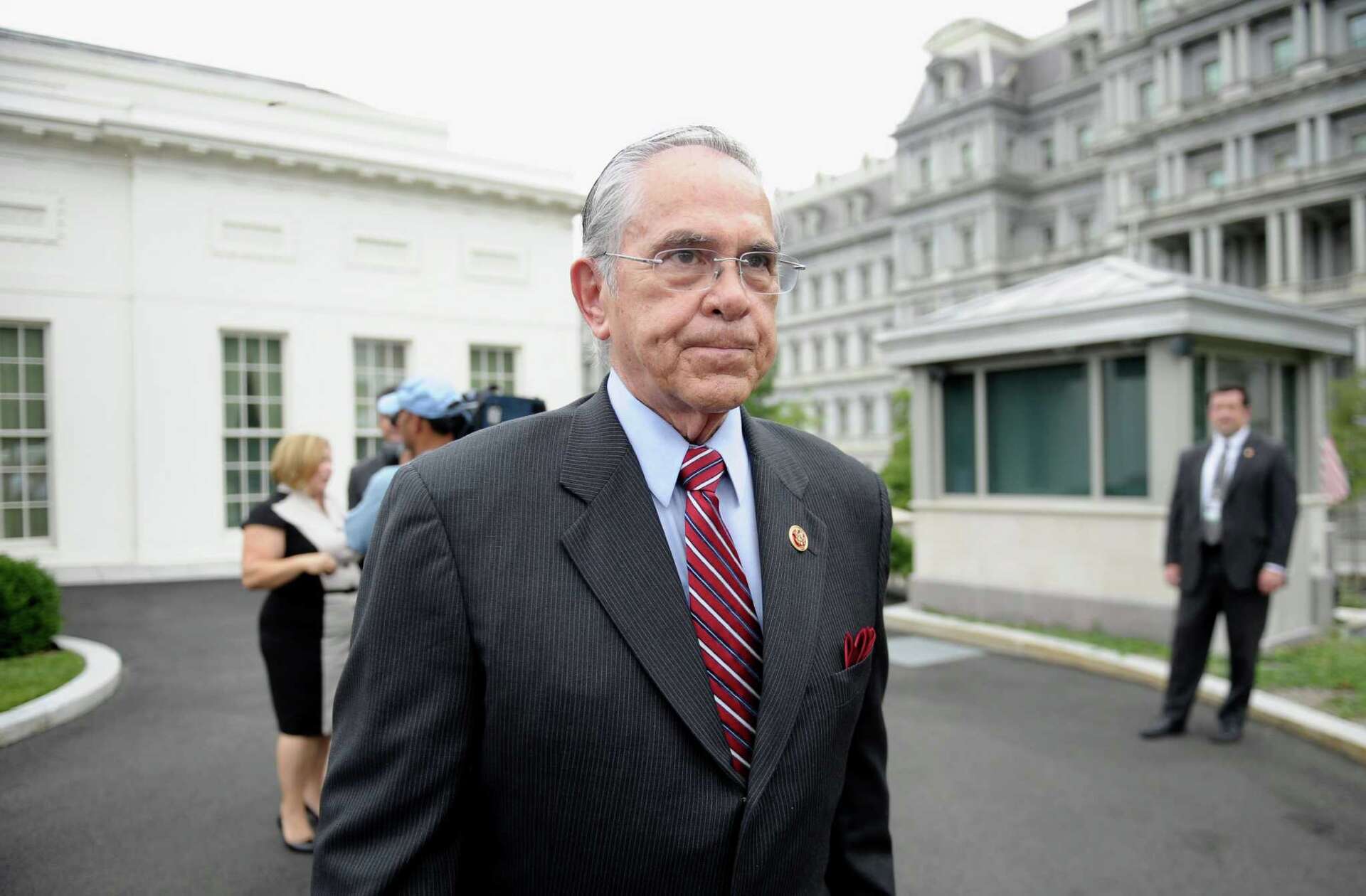 Ethics panel extends probe into Texas lawmakers' Azerbaijan oil conference