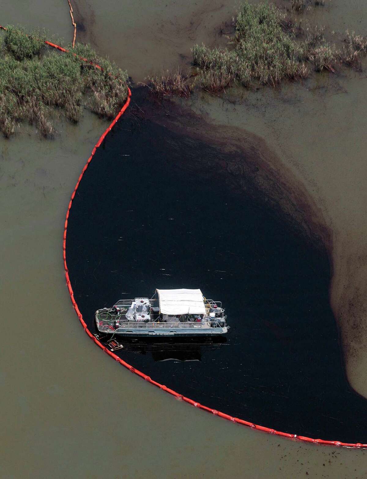 Spill debt could hit BP for several years, ratings agency says