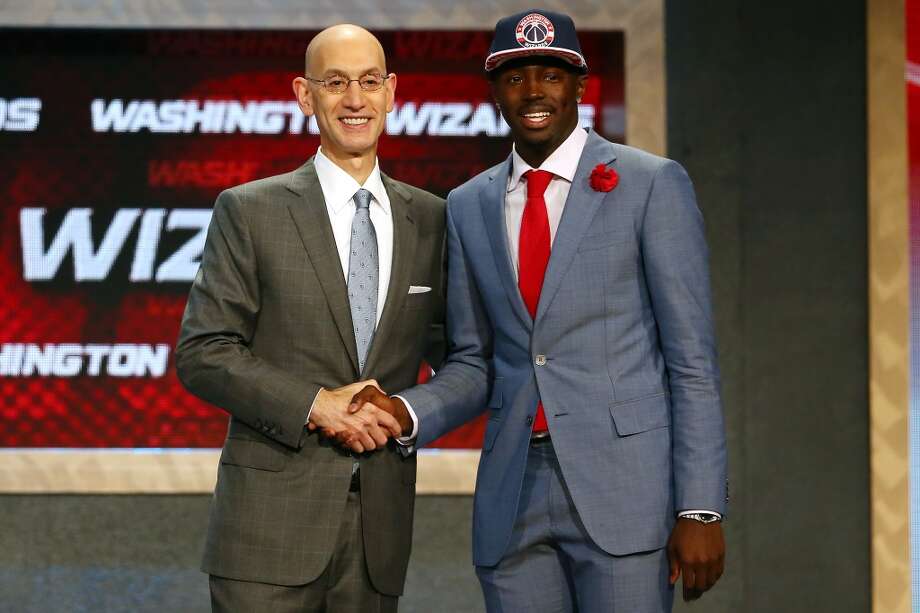 Warriors use No. 30 pick to add UCLA’s Looney - SFGate