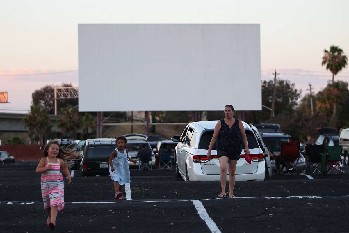 Rolling back the decades at the Bay Area’s drive-in theaters