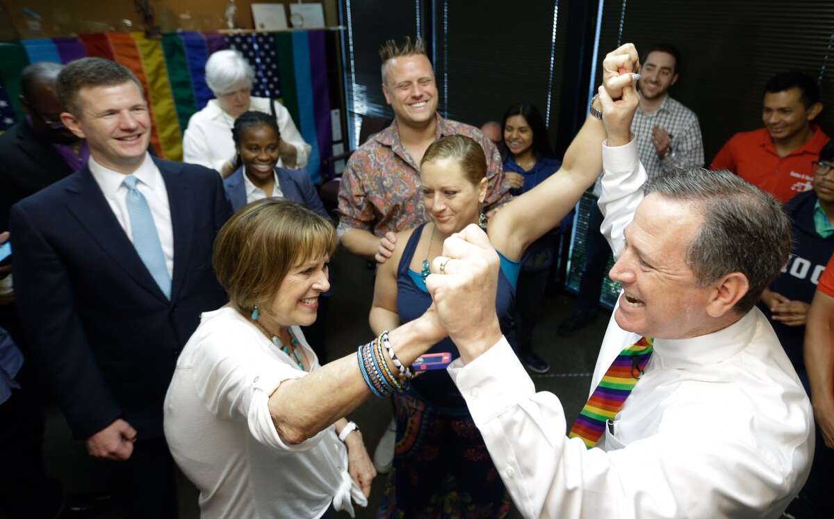 U.S. Supreme Court grants gays constitutional right to marry