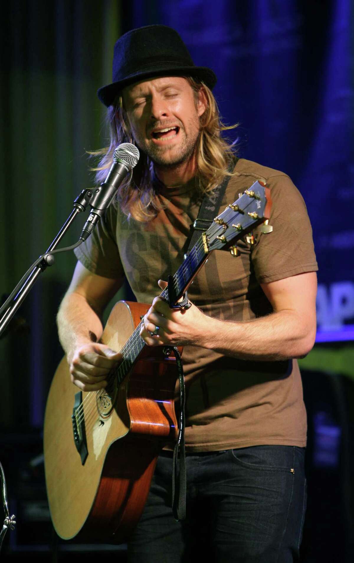 Switchfoot frontman Jon Foreman shines on 'Sunlight' EP