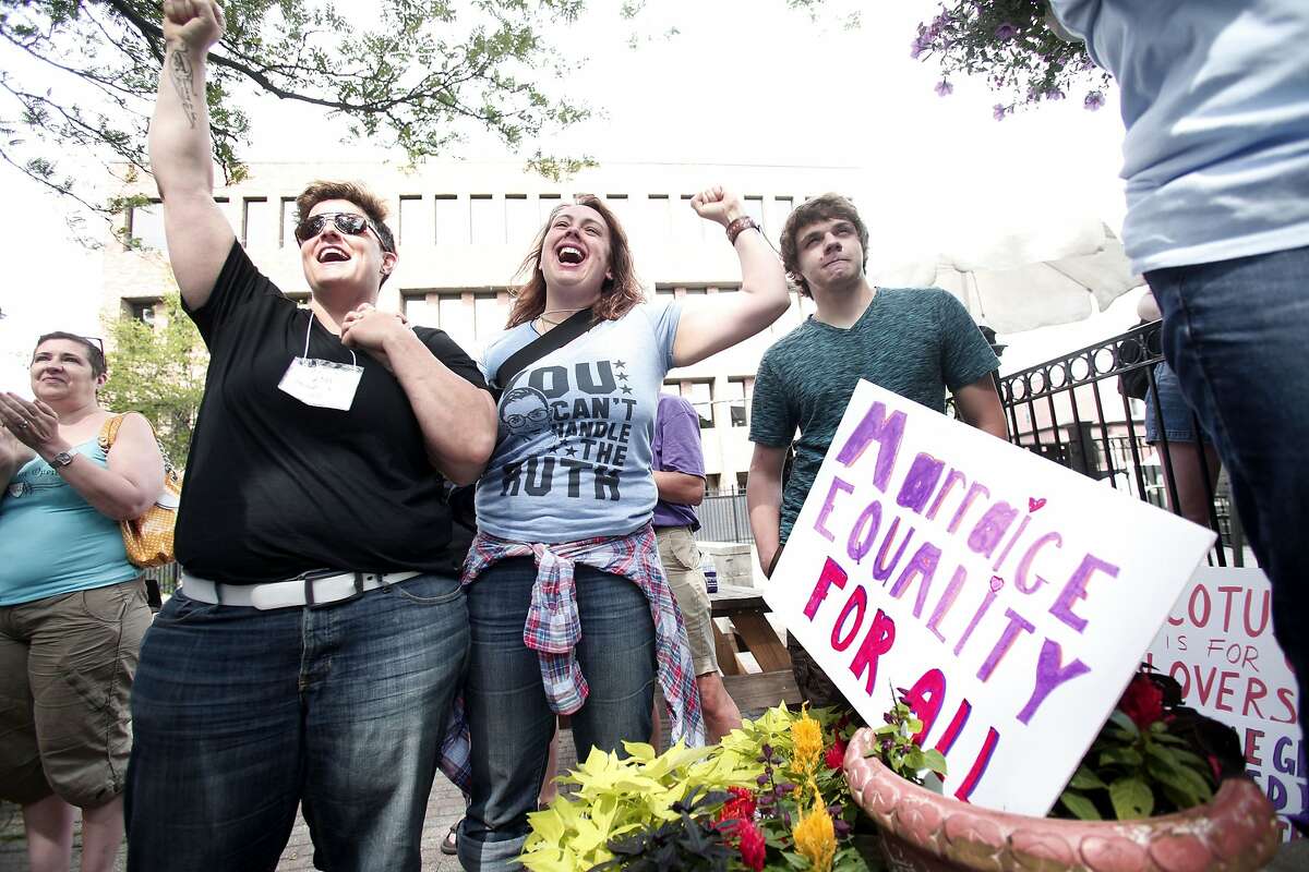U.S. Supreme Court grants gays constitutional right to marry