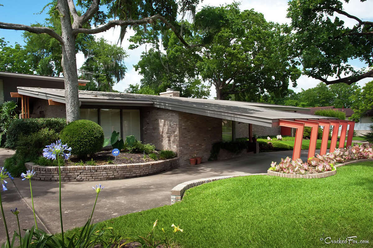 Midcentury homes entice fans of styles from 1950s and '60s