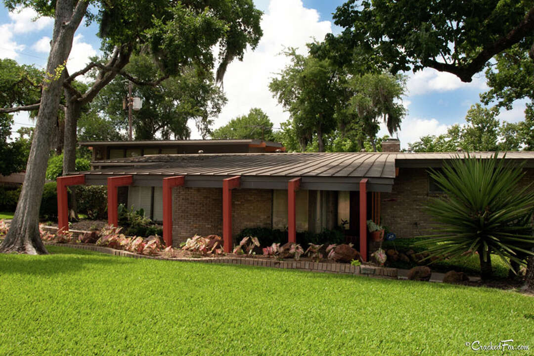 Midcentury homes entice fans of styles from 1950s and '60s