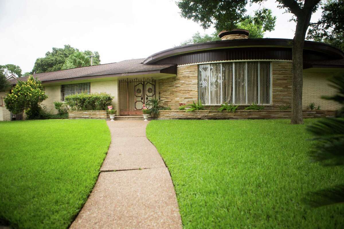Midcentury homes entice fans of styles from 1950s and '60s